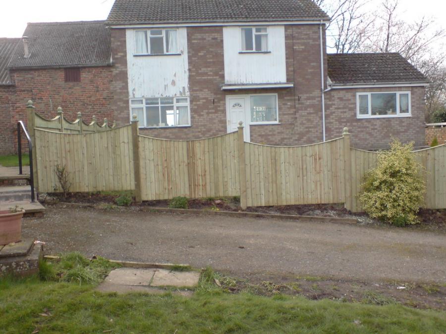 Swept Top Featherboard Fencing - Products - Gates and fencing in York ...