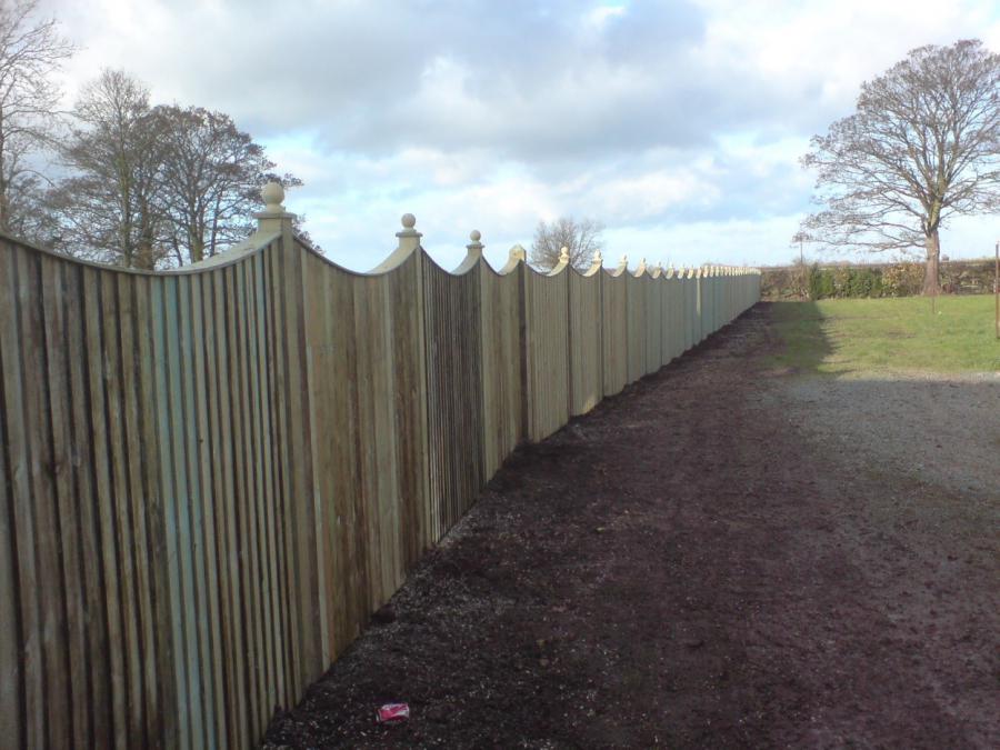 Swept Top Featherboard Fencing - Products - Gates and fencing in York ...