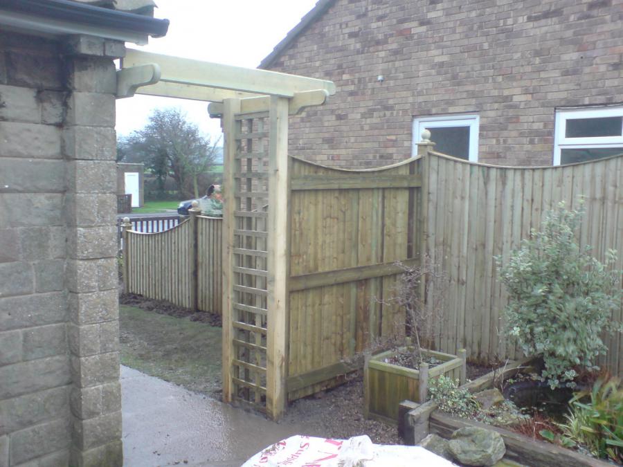 Swept Top Featherboard Fencing - Products - Gates and fencing in York ...