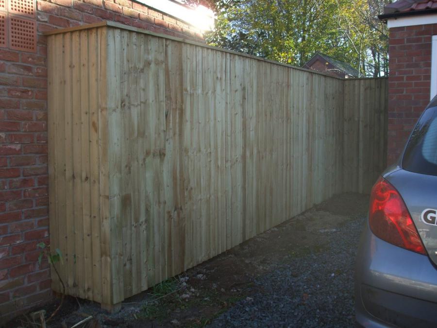 'On The Face' Featherboard Fencing - Products - Gates and fencing in ...