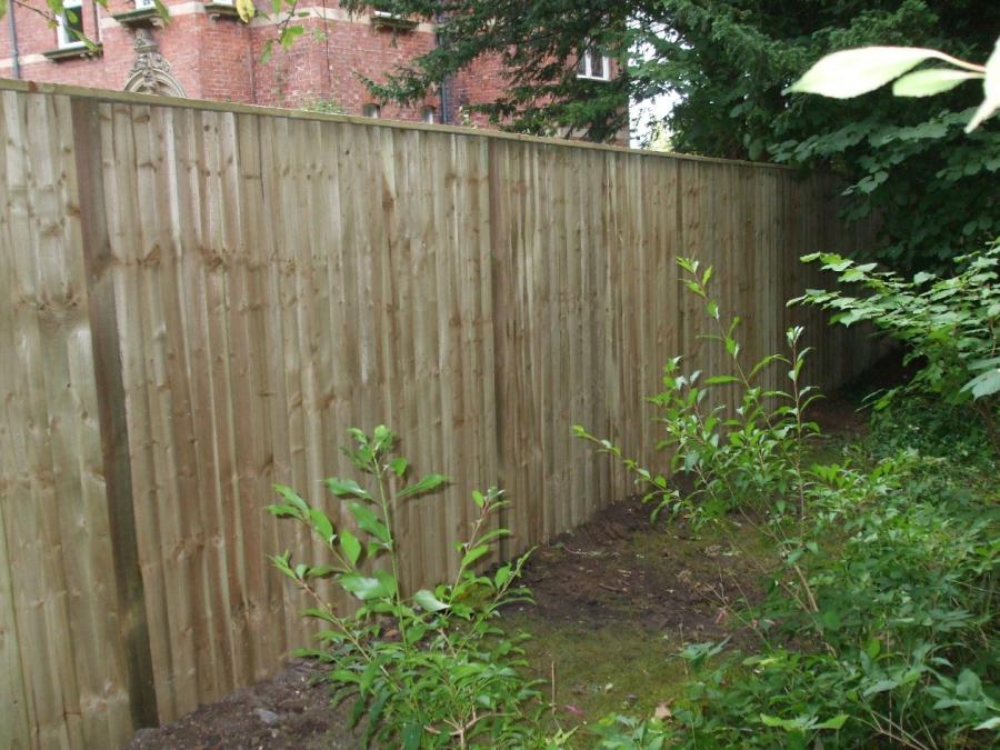 'On The Face' Featherboard Fencing - Products - Gates and fencing in ...