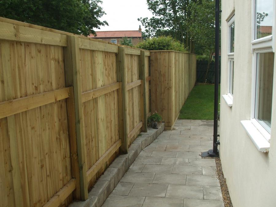 'On The Face' Featherboard Fencing - Products - Gates and fencing in ...