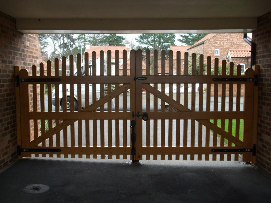 Framed Palisade Gates - Products - Gates and fencing in York ...