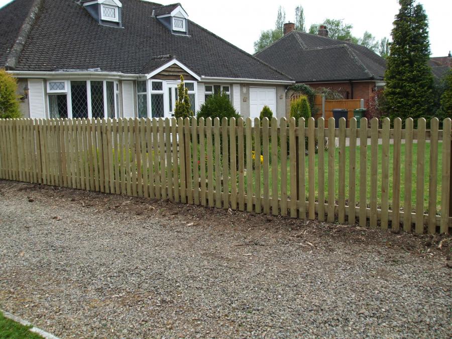 Palisade Fencing - Products - Gates and fencing in York - Sandalwood ...